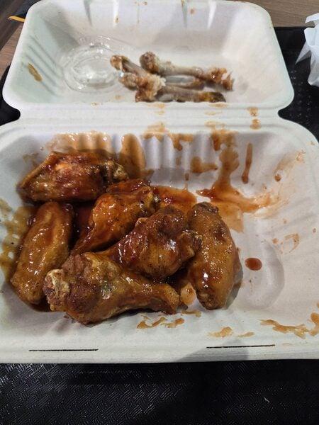 [mac and wings] Wednesday 10$ chicken wings belleville Ontario ...